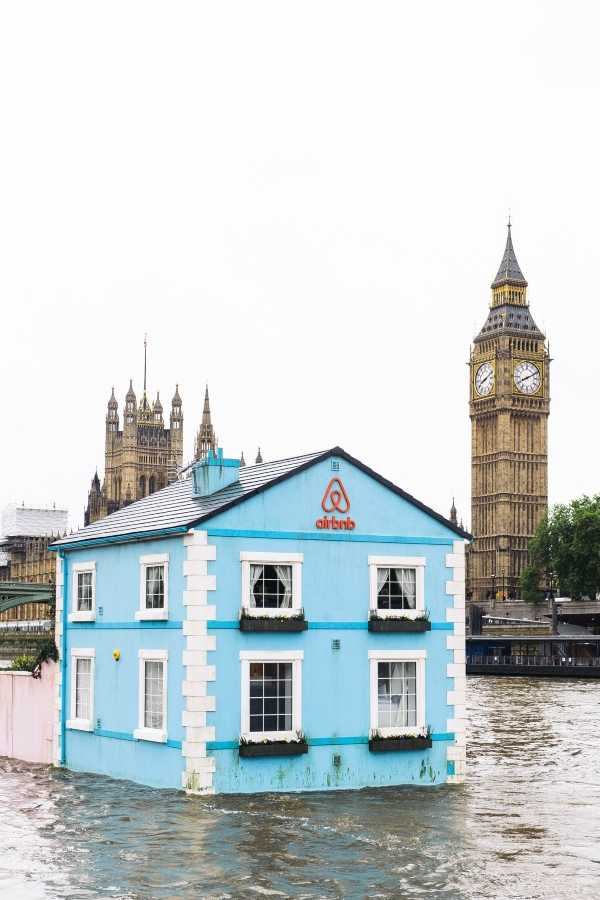 Airbnb's Floating House Does London By Thames - WebEcoist