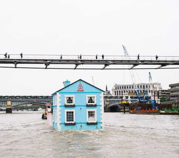 Airbnb's Floating House Does London By Thames - WebEcoist