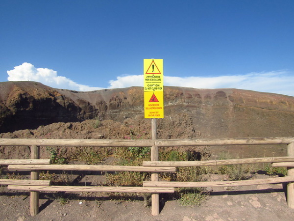 Lava, Hey! 10 Smokin' Hot Volcano Warning Signs - WebEcoist