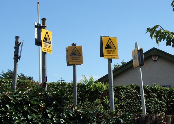 Crack Down: 10 Chilling Thin Ice Warning Signs - WebEcoist