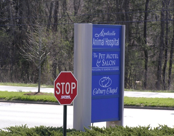 Brought To Heal: 10 Awesome Animal Hospital Signs - WebEcoist